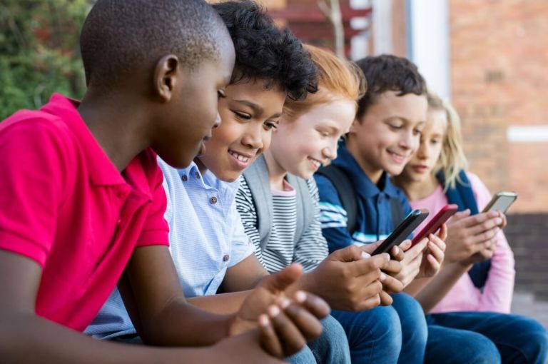 Deciding the Right Age for Your Child’s First Cell Phone